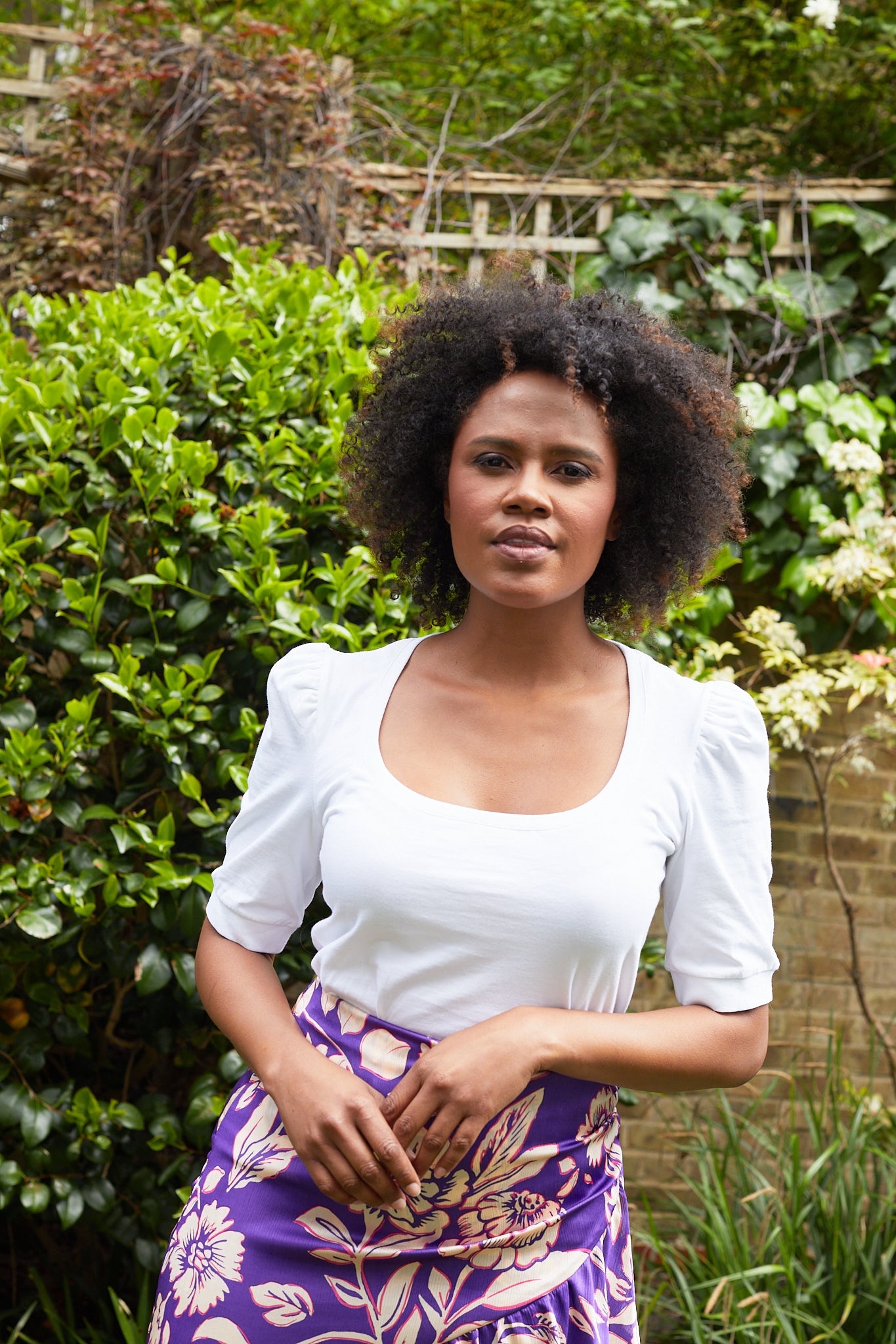 ZOE-SCOOP NECK SHORT SLEEVE T-SHIRT – Livotte